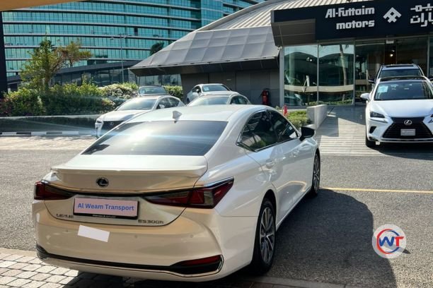 Rent A Lexus Sedan Car in Dubai: 4 Seater Car Rental